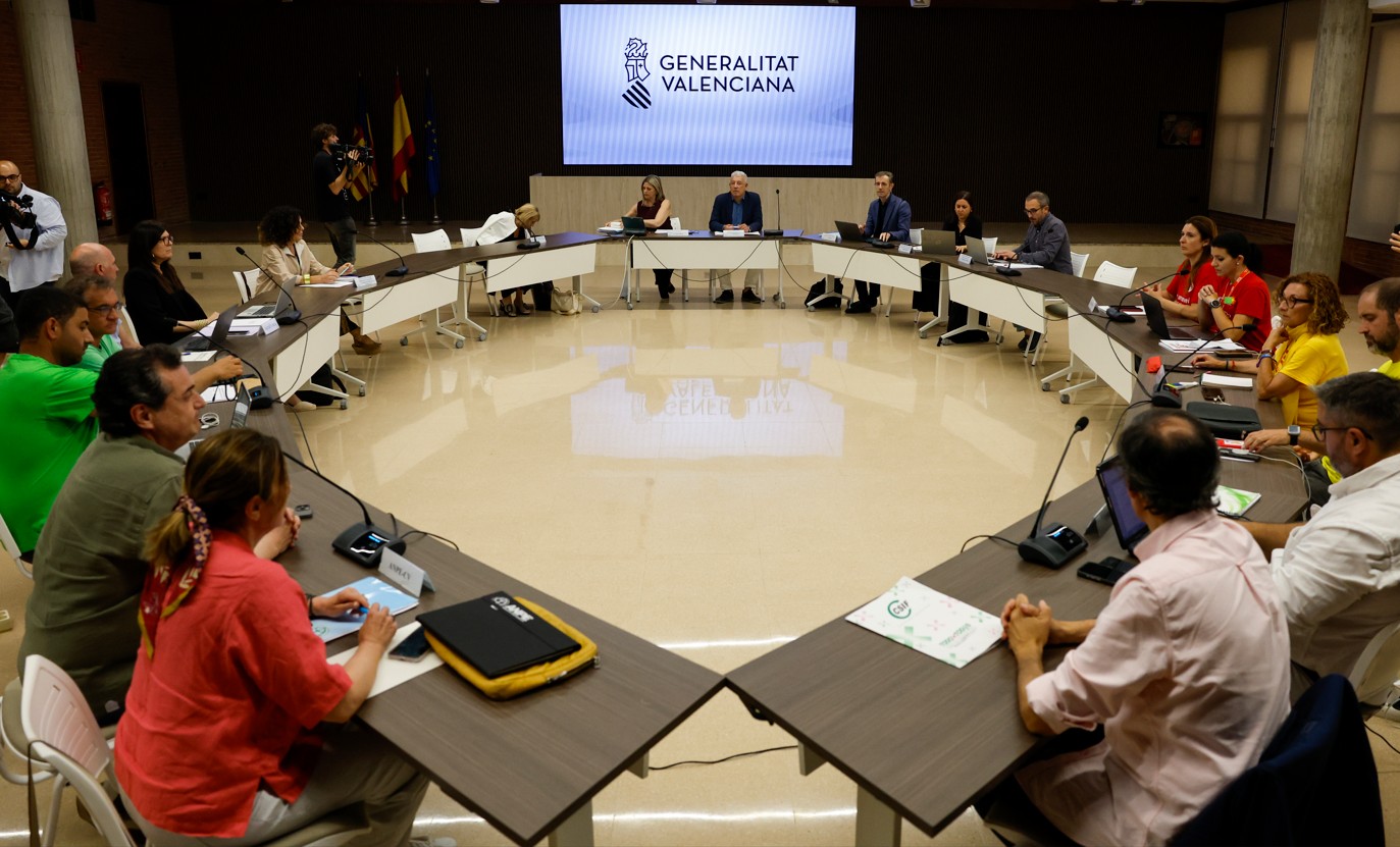 ANPE y CSIF aceptan la subida salarial y Educación emplaza a una nueva ...